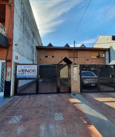 Amplio Triplex 4 Amb. con Garage y Patio, Nuevo Valor!, Gba Oeste ...