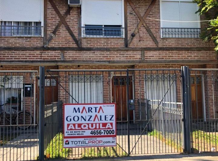 Triplex Al Fte 2 Dorm. Mas Play, 2 Bños, Coch, Patio, Gba Oeste - Zonaprop