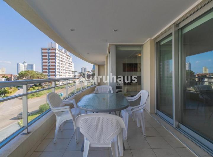 Venta Apartamento Tres Dorm. Punta del Este Aidy Grill Edificio Forest Tower I, Otros Paises ...