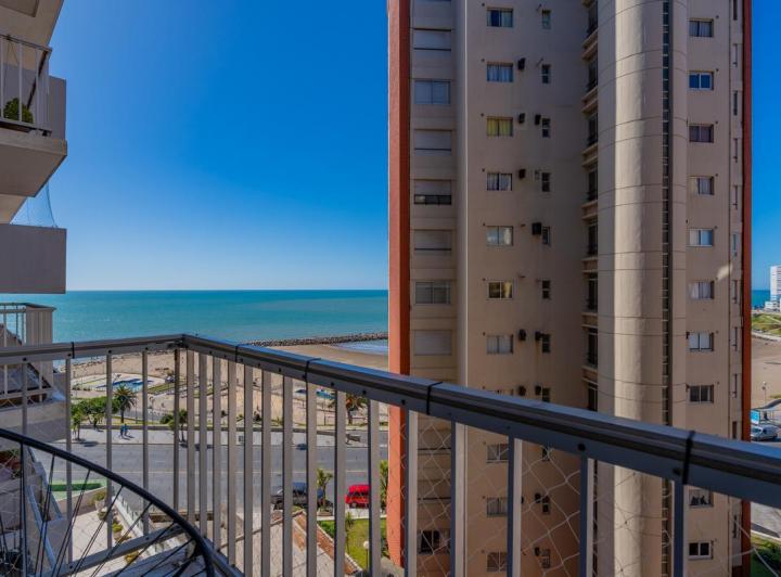 Departamento Reciclado con Vista Al Mar en La Zona de Playa Varese ...