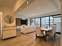 Departamento de Cuatro Ambientes Reciclado a Nuevo con Inmenso Balcon ...