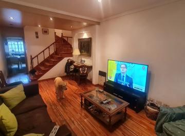 Triplex 4 Ambientes con Patio y Lavadero Muy Buen Estado. Capital ...