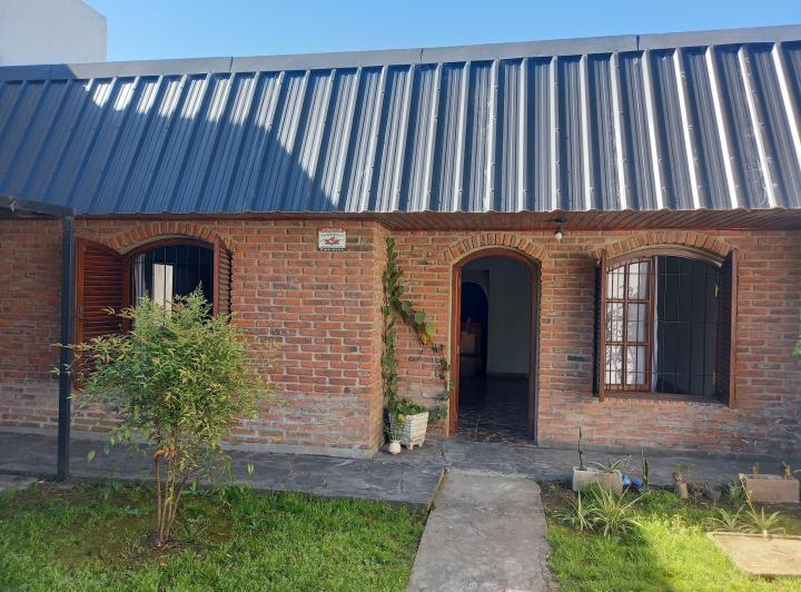 Venta de Casa en Tolosa, de 2 Dorm. y Jardín. Gba Sur - Zonaprop