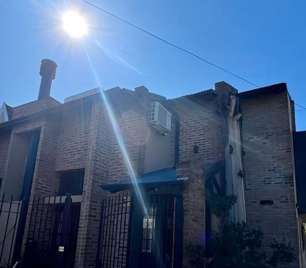 Venta Casa 5 Amb. Sobre Santa Rosa, Castelar, Gba Oeste - Zonaprop