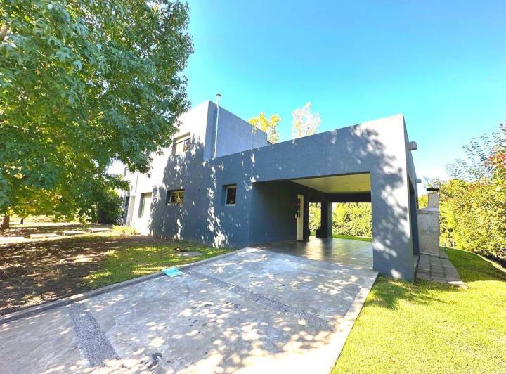 Casa en Barrio Cerrado Altos del Sol, Gba Oeste - Zonaprop