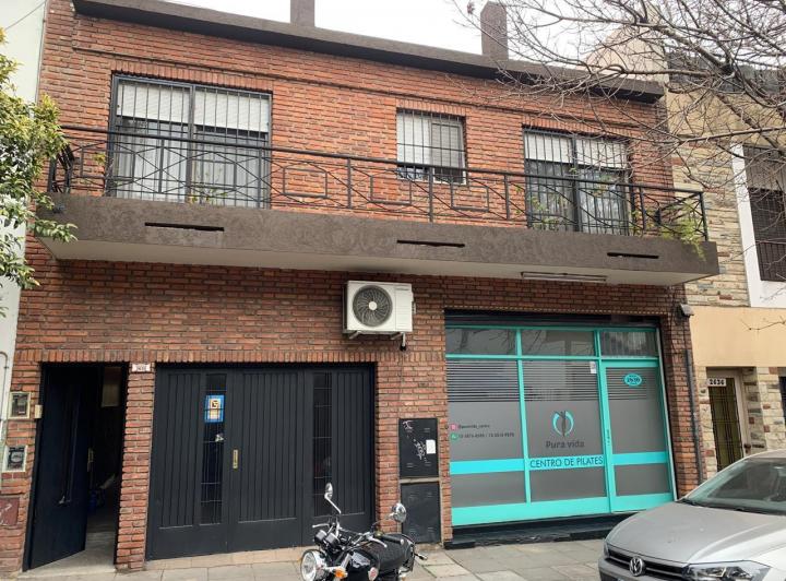 Casa con Local, Cochera y Fondo Libre, Capital Federal - Zonaprop