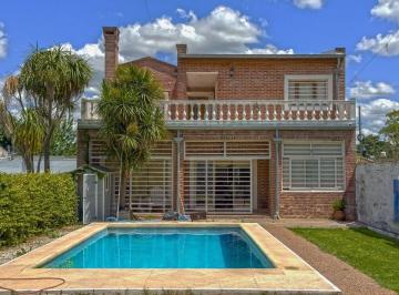 Casas en Venta en Gonnet 4 Dorm. Pileta, Gba Sur - Zonaprop