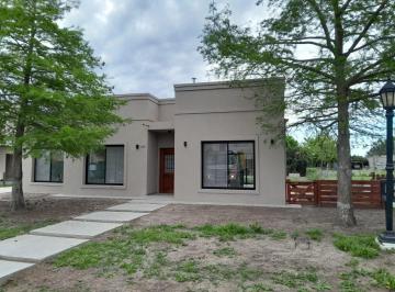 Espectacular Casa Sobre Lote Interno en Barrio Cardales Village. Gba ...