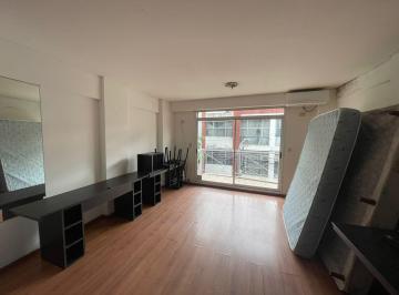 Excelente Departamento con Patio y Balcon en Balvanera, Capital Federal ...