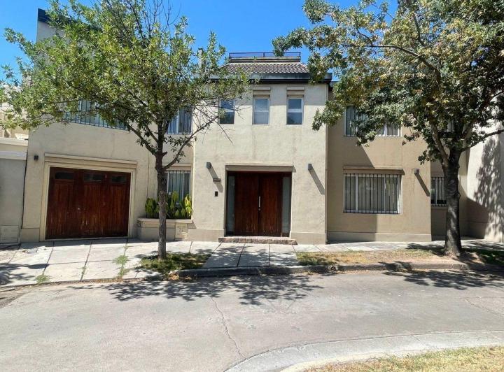 Alquiler Excelente Casa Barrio Rincon de Arizu, Mendoza - Zonaprop