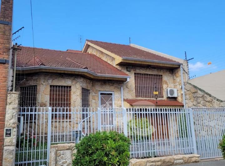 Casa en Venta, Excelente Zona de Tapiales de 4 Ambientes con Cochera ...