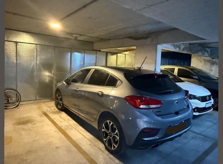 Venta Cochera Cubierta en Moderno Edificio con Pequeña Baulera, Capital ...
