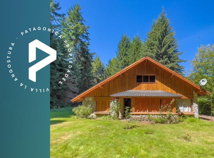 Venta Casa con Vivienda Para Cuidador, 200 m² Totales, en Barrio ...