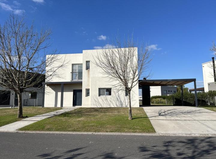 Venta Casa 4 Ambientes en El Cantón Golf, Escobar, Gba Norte - Zonaprop