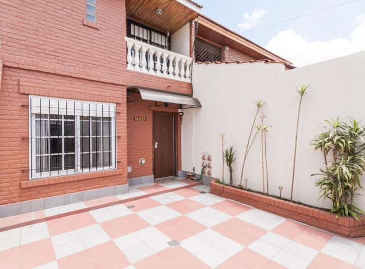 Triplex con Cochera y Patio en Lanus Oeste, Gba Sur - Zonaprop