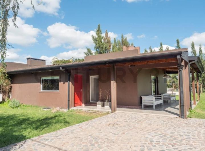 Casa 3 Dorm., Parque y Pileta en Barrio El Rodeo, Gba Sur - Zonaprop