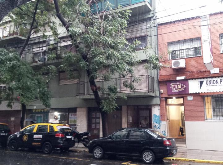 Departamento 4 Ambientes C/balcon y Patio en La Calle Alsina Al 2900 ...