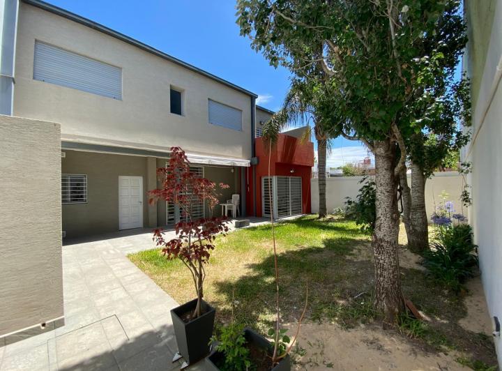 Casa en Duplex con Patio Exclusivo Ideal Para Uso Familiar, Santa Fe ...