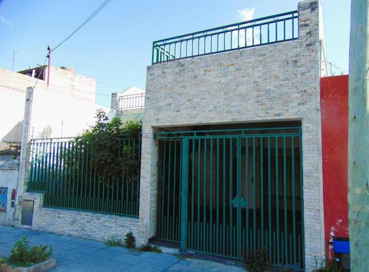 Casa en Lote Propio con Cochera Patio y Terraza, Capital Federal - Zonaprop