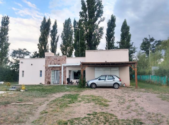 Venta Casa con Pileta, Lote de 1000 m² en Las Paredes, San Rafael, Mendoza - Zonaprop