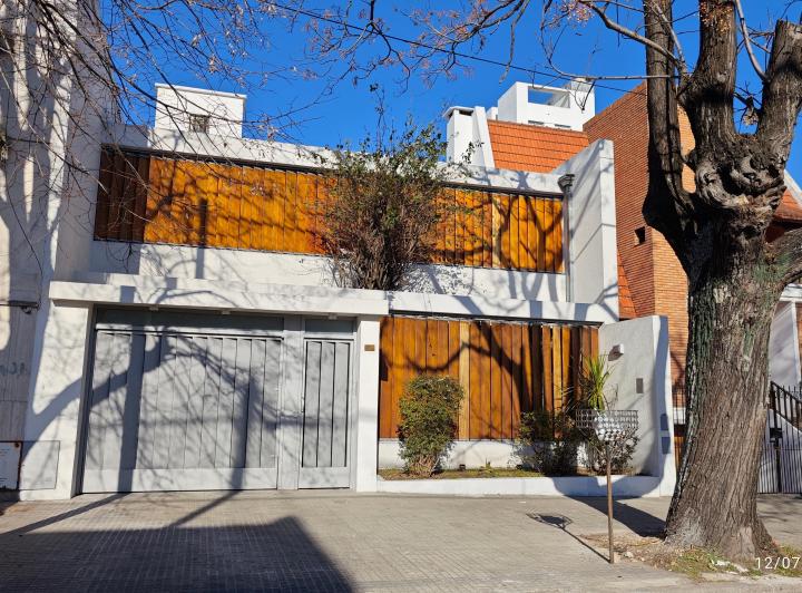 Casa Venta 4 Dorm. Excelente Calidad y Diseño - 37 E/6 y 7 - La Plata, Gba Sur - Zonaprop