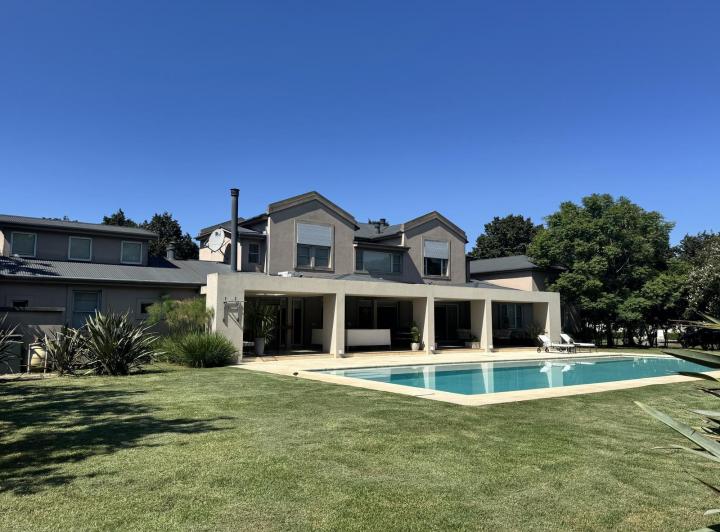 Casa en Venta / o Alquiler - 4 Dorm. - Barrio - Country - San Jorge ...