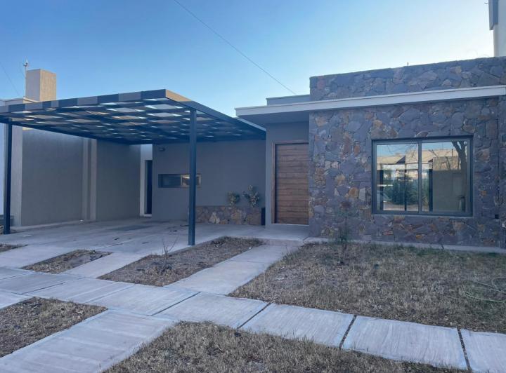 Casa de Dos Habitaciones en Venta en B° Rincón de Drummond, Mendoza - Zonaprop