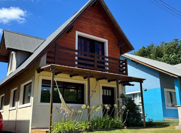 Casa Tres Cuadras del Mar con Depto Mar de Ostende, Buenos Aires Costa ...