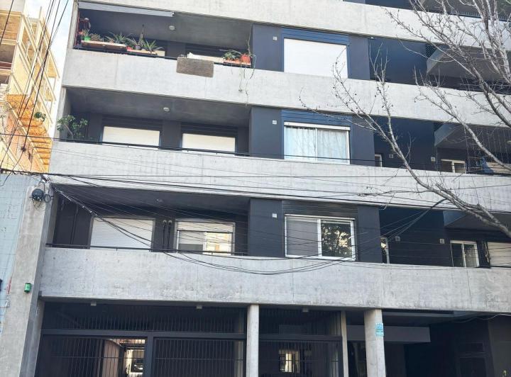 Venta. Cochera Ubicada en Pb. Edificio Bauen 130. Cubierta, Portón ...
