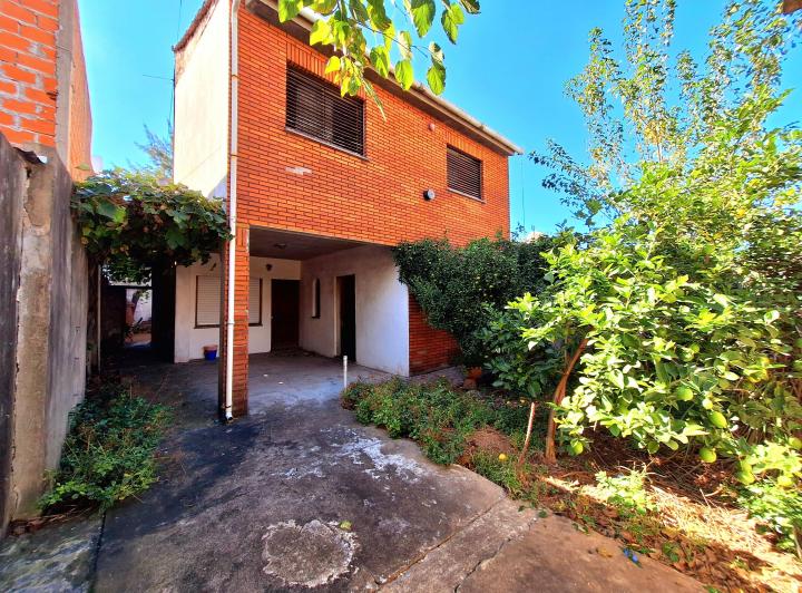 Casa Amplio con Parrilla y Patios Al Fondo, Gba Oeste - Zonaprop