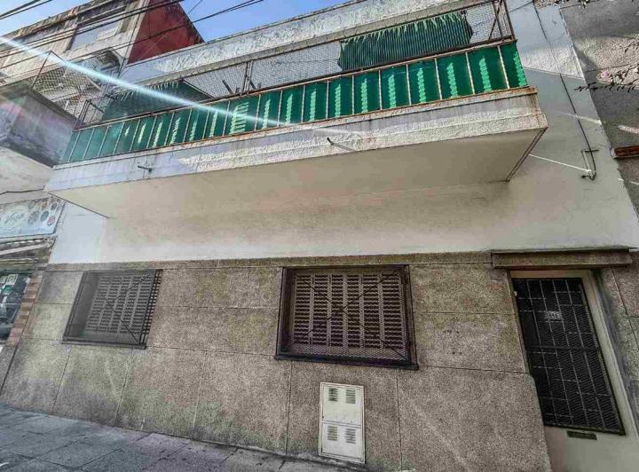 Casa 5 Amb Venta Villa Raffo con Terraza Propia, Gba Oeste - Zonaprop