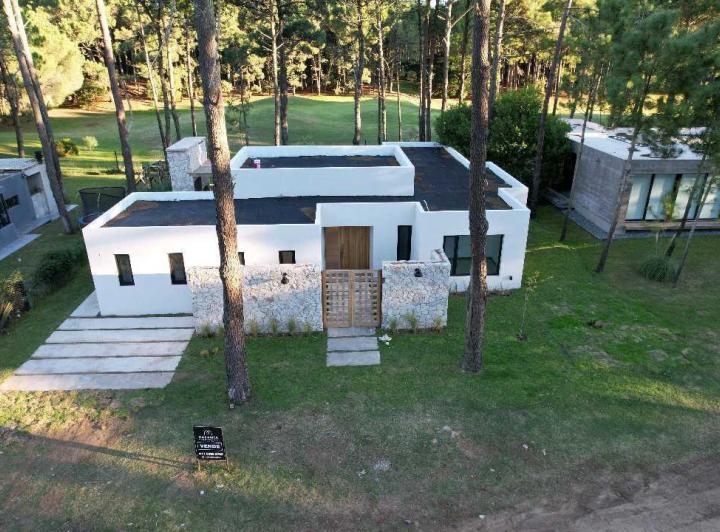 Venta de Casa a Estrenar - Isla del Golf Pinamar, Buenos Aires Costa ...