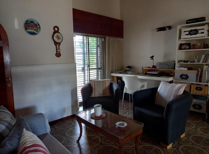 Gran Casa de Tres Ambientes, con Lote Contiguo Vacio, Gba Sur - Zonaprop