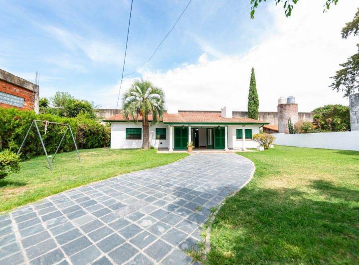 Venta Casa con Jardin Pileta y Quincho Polvorines, Gba Norte - Zonaprop
