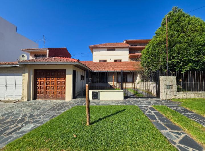 Casa 5 Ambientes con Parque - Mogotes, Buenos Aires Costa Atlántica ...