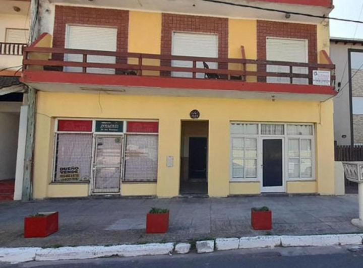 Local en Las Toninas, Sobre Calle Principal y a Una Cuadra del Mar ...