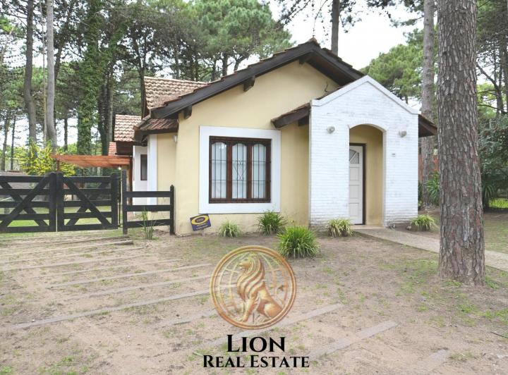 Venta Casa Pinamar Barrio Lasalle 5 Ambientes 3 Baños Completos, Buenos ...