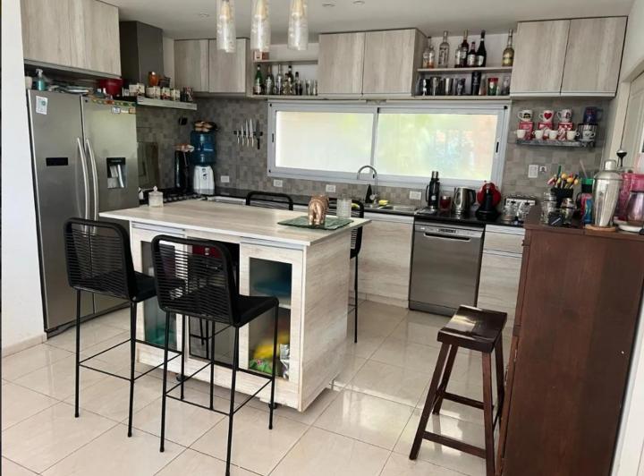 Casa Moderna de 6 Ambientes con Pileta, Jacuzzi, Gba Norte - Zonaprop