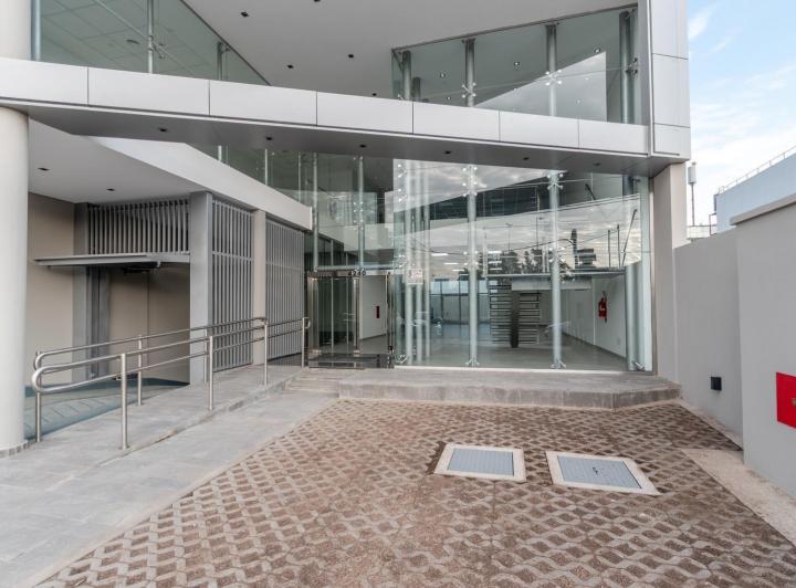 Edificio Corporativo Premium de 1225 m², en Colectora de Au ...