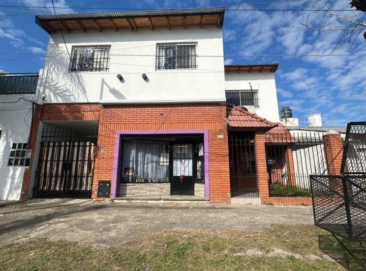 Venta Casa Multifamiliar con Local Cochera, Gba Sur - Zonaprop