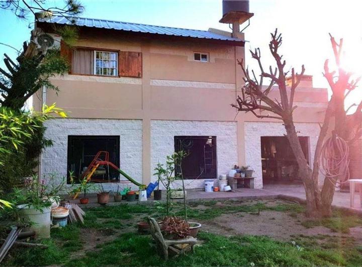 Casa en Venta con 300 m de Terreno, 2 Pisos, Garaje, Gba Sur - Zonaprop