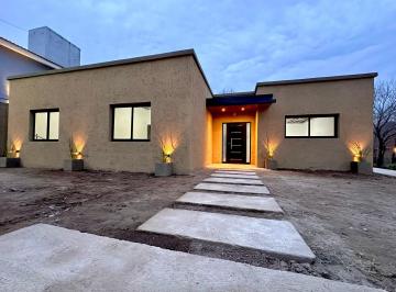 3 Casas baratas con quincho a estrenar en venta en Solares de las ...