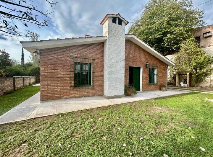 Casa en Venta, 2 Dorm., Pileta Climatizada, Quincho, Cochera. B° Costa Azul. Villa Carlos Paz ...