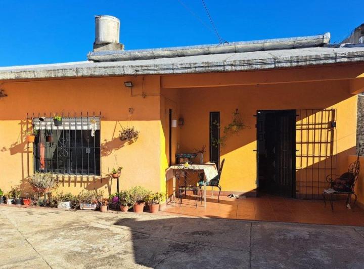 Casa 3 Amb en Venta en Castelar Sur Patio y Garage, Gba Oeste - Zonaprop
