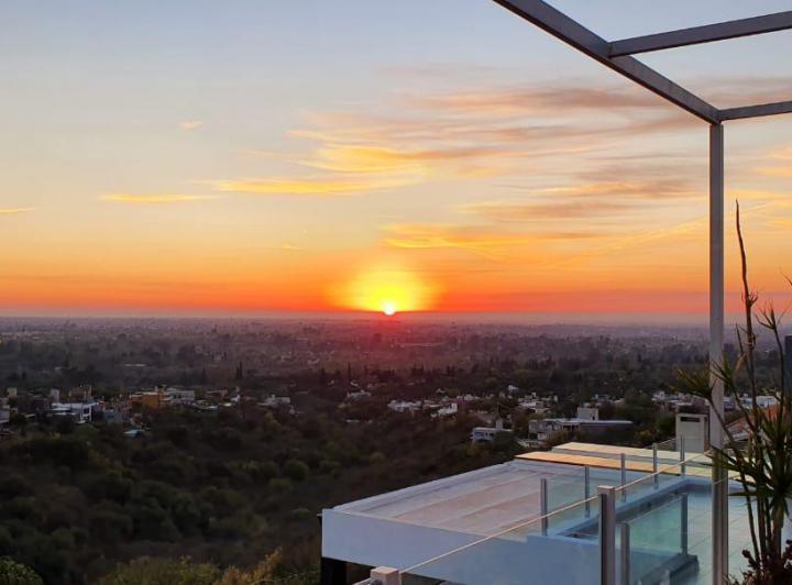 Vendo Espectacular Casa en Country Cinco Lomas 9 Ambientes. Inigualable ...