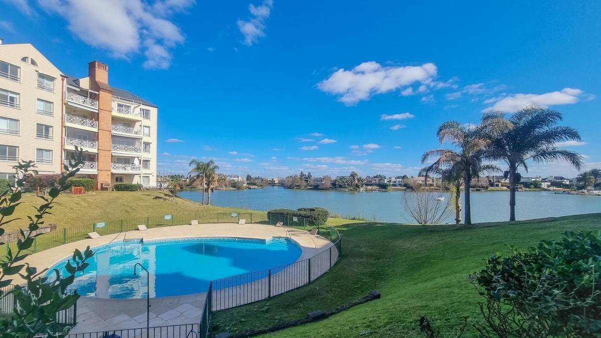 Venta Departamento con Dependencia Jardin y Vista Al Lago - Poretzuelo ...