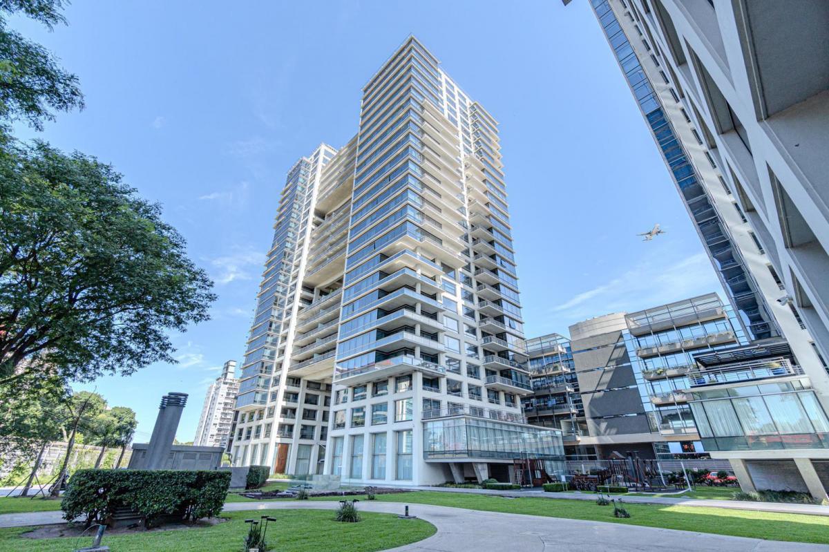 Venta Departamento Cuatro Ambientes en Complejo Al Rio con Dos Cocheras ...