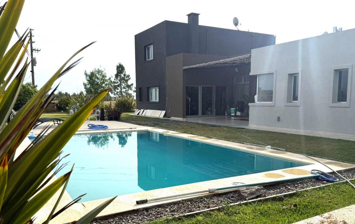 Venta Casa 6 Amb con Pileta Fincas Sporting, Gba Sur - Zonaprop