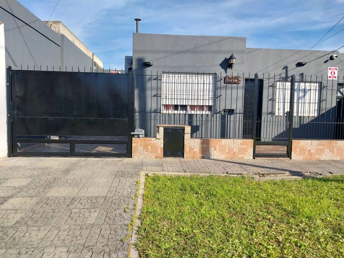 Casa + Departamento en Venta Pileta Paso del Rey, Gba Oeste - Zonaprop