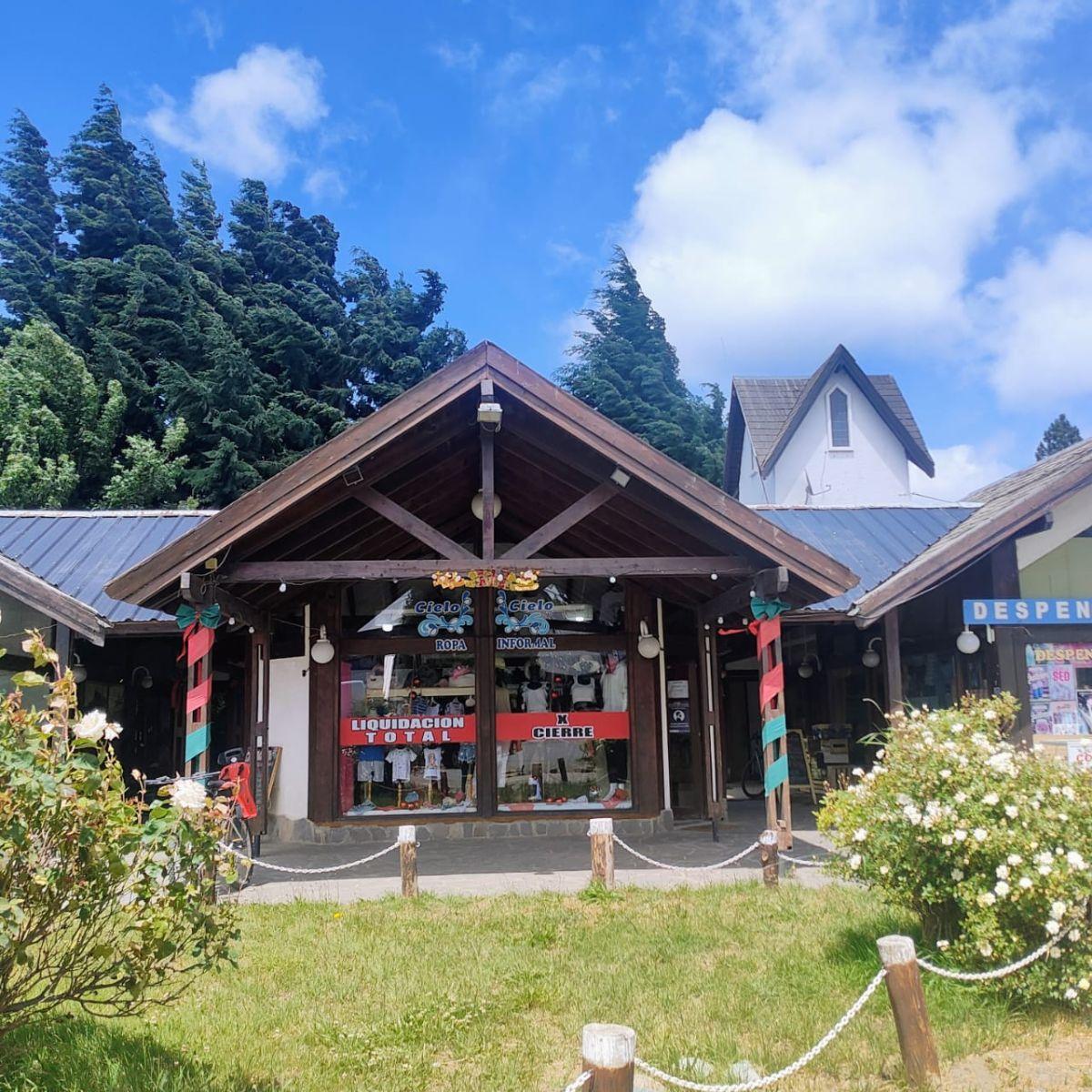 Excelente Local Comercial Galeria Nahuel Malal Km 12,400 Av Bustillo ...